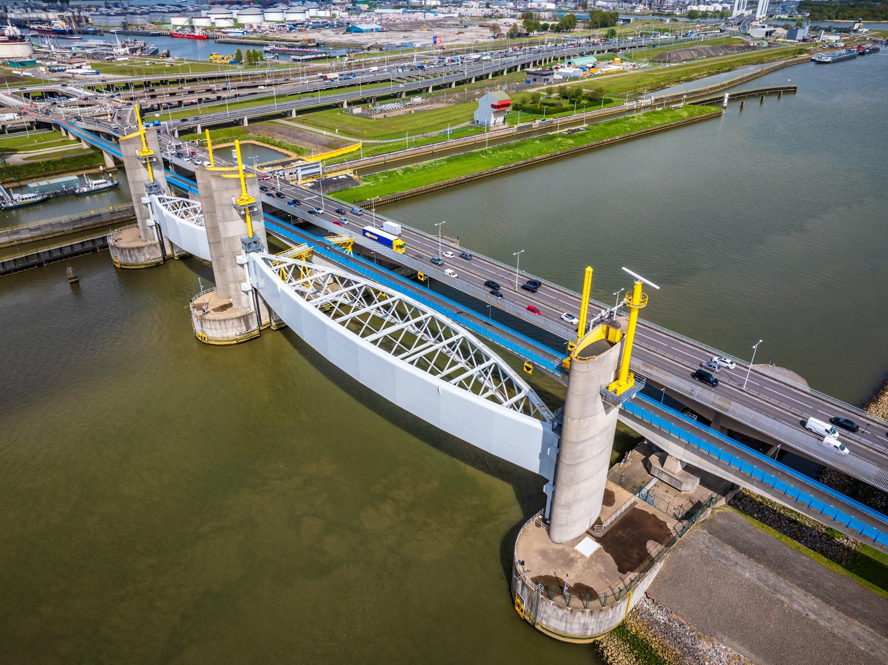 Zuid-Holland Bereikbaar | Onderhoud Hartelbrug zorgt voor extra drukte ...